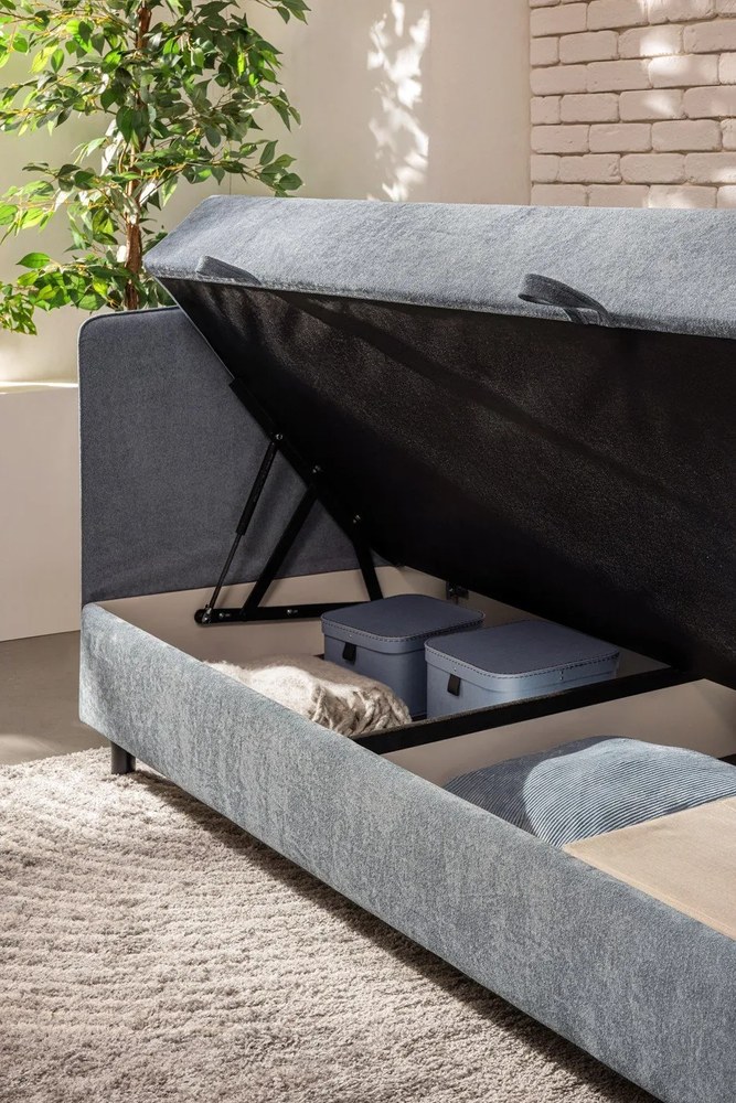Modrá čalouněná jednolůžková postel s úložným prostorem s matrací 90x200 cm Avela – Bonami Selection