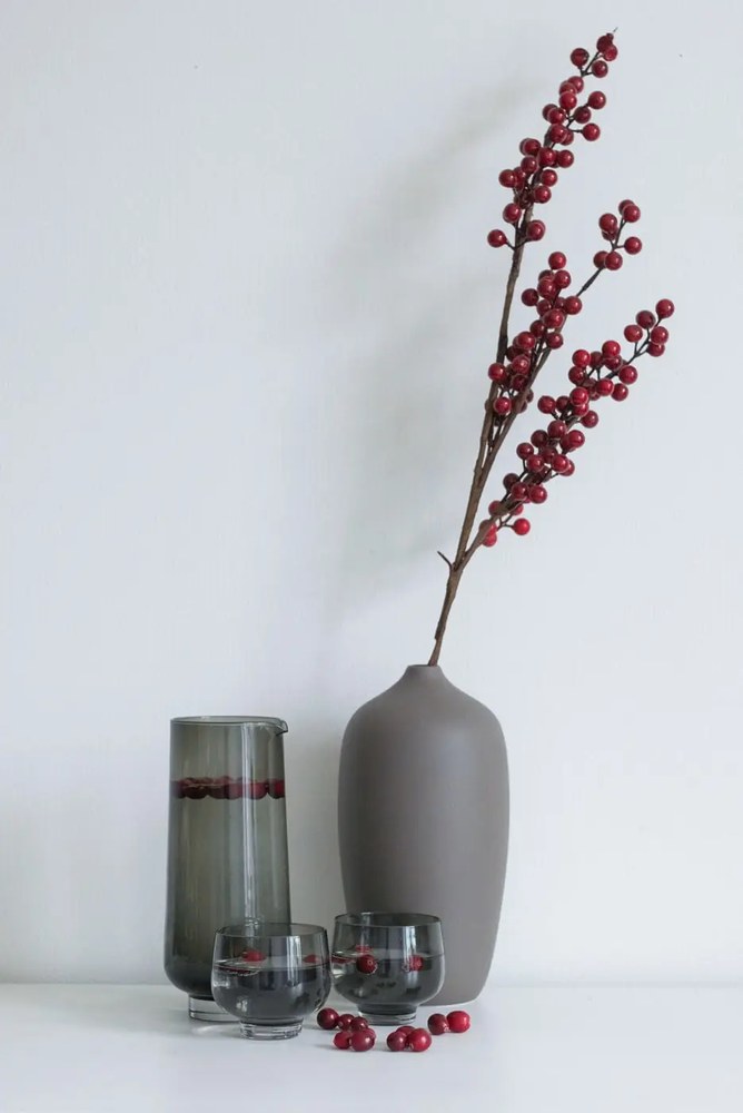 Šedá váza Blomus Ceola, výška 25 cm