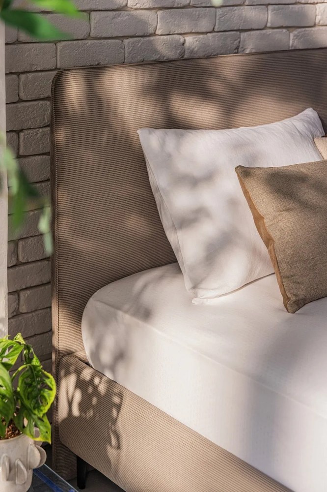 Čalouněná dvoulůžková postel taupe s roštem 160x200 cm Noira Slim – Bonami Selection