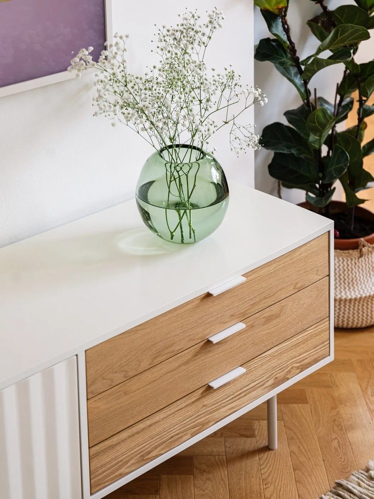 TV stolek v dekoru dubu v bílo-přírodní barvě 180x52 cm Sierra – Teulat