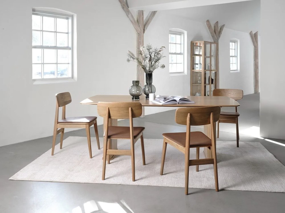 Vitrína z dubového dřeva v přírodní barvě 190x90 cm Elba – Unique Furniture