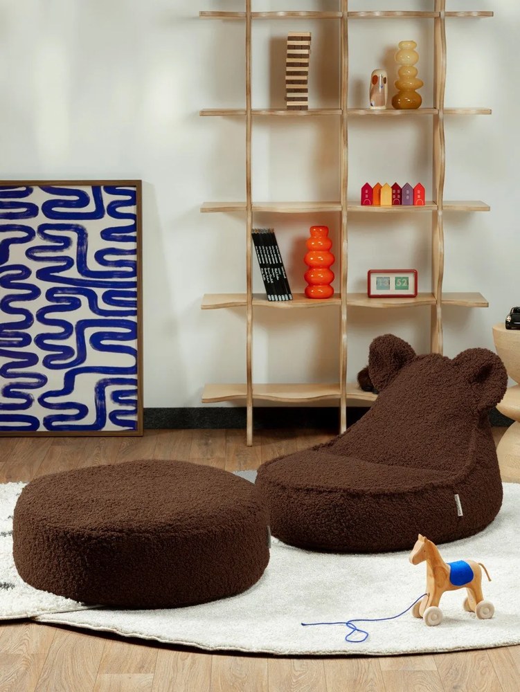 Tmavě hnědý dětský puf z textilie bouclé Warm Hazel – Wigiwama