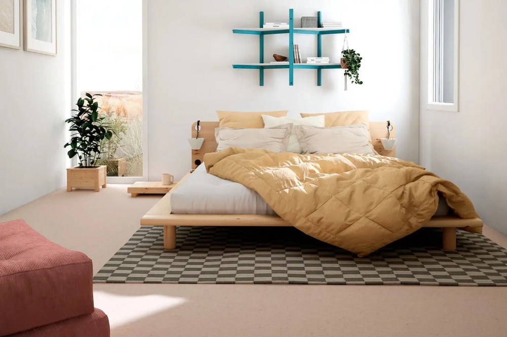 Dvoulůžková postel z borovicového dřeva s roštem 160x200 cm Peek – Karup Design