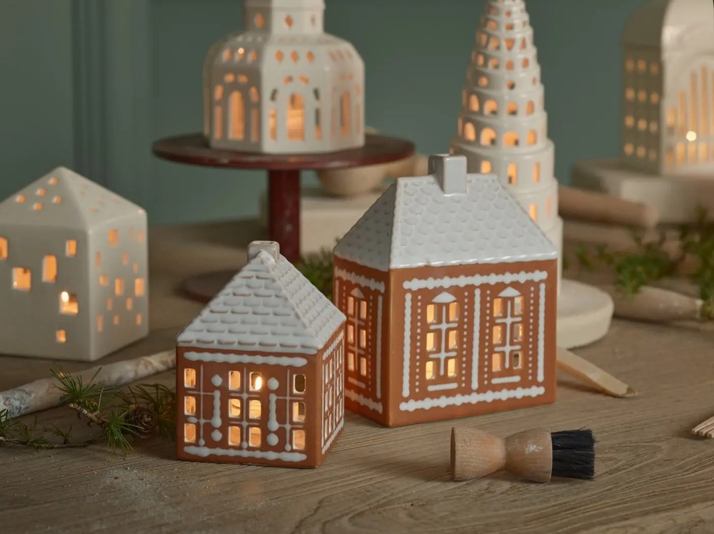 Kameninový svícen na čajovou svíčku Gingerbread Lighthouse – Kähler Design