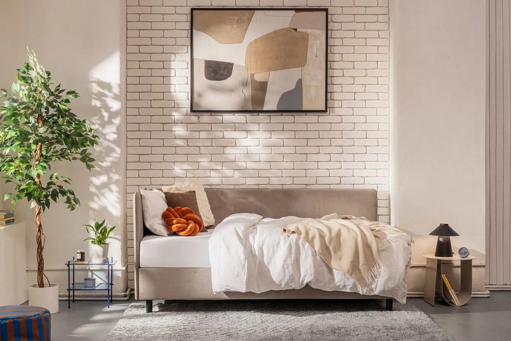 Čalouněná jednolůžková postel taupe s úložným prostorem s matrací 90x200 cm Avela – Bonami Selection