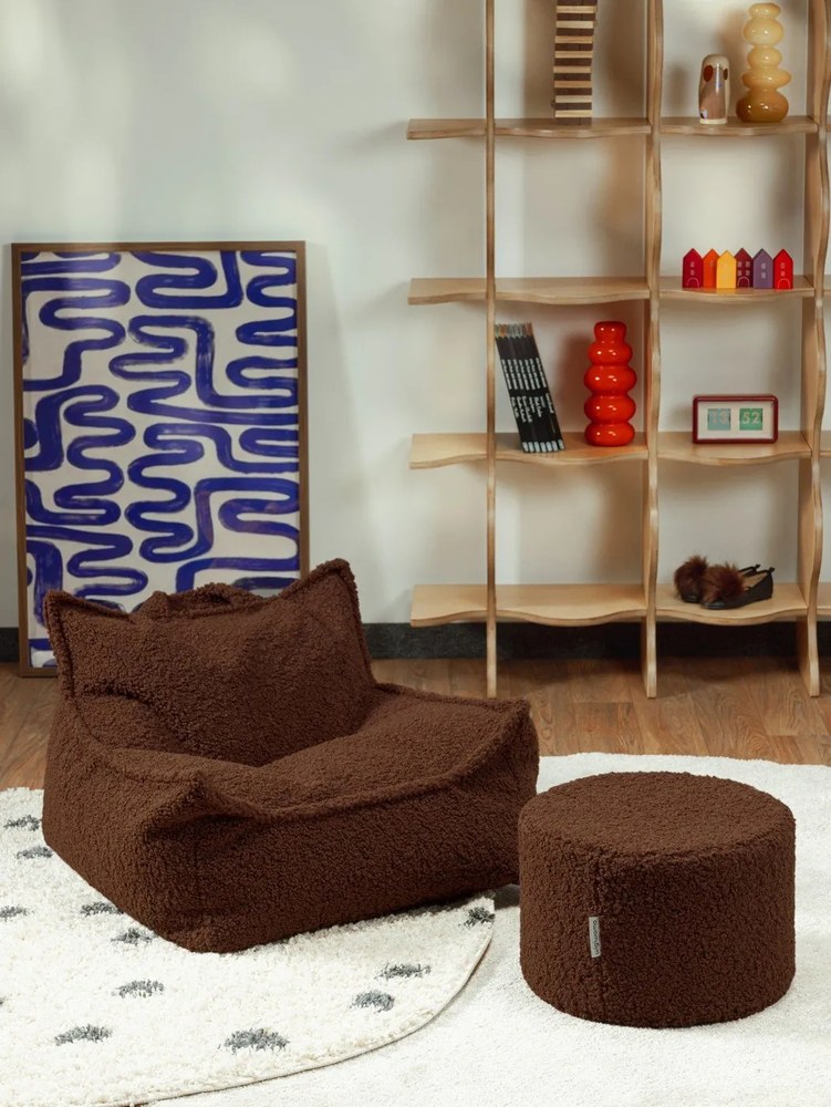 Tmavě hnědý dětský sedací vak z textilie bouclé Warm Hazel – Wigiwama
