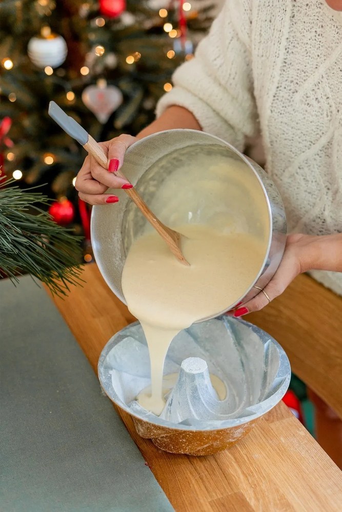 Forma na pečení z litého hliníku ve zlaté barvě Bonami Selection Rosa