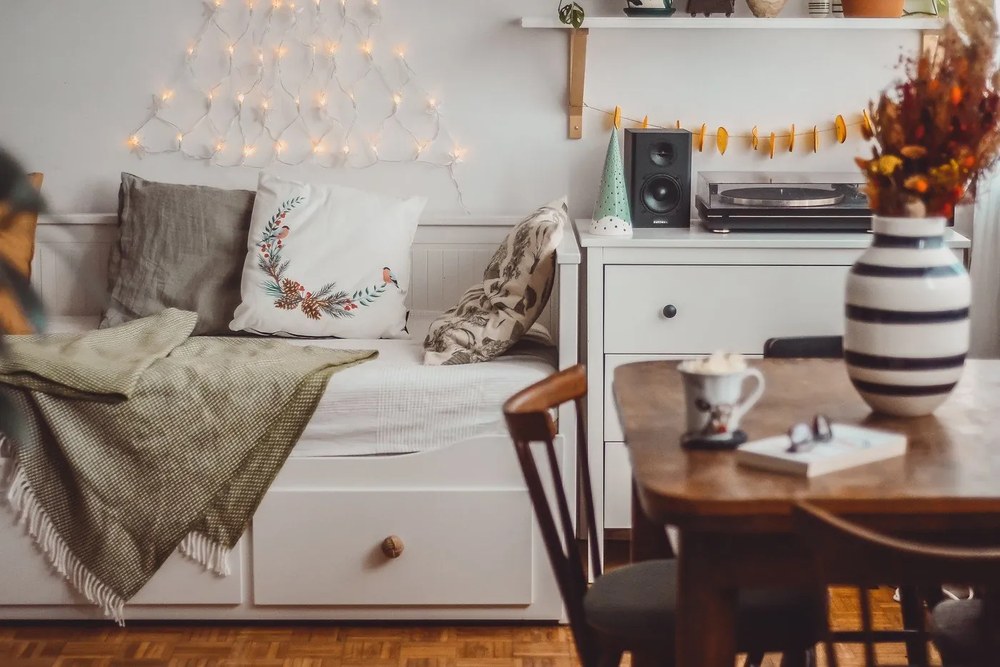 Černo-bílá kameninová váza Kähler Design Omaggio, výška 30,5 cm