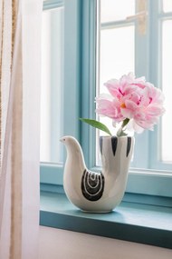 Krémová ručně malovaná váza z kameniny (výška 19 cm) Trudy – Bloomingville