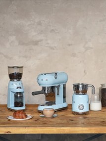 Světle modrý elektrický šlehač mléka 50's Retro Style – SMEG