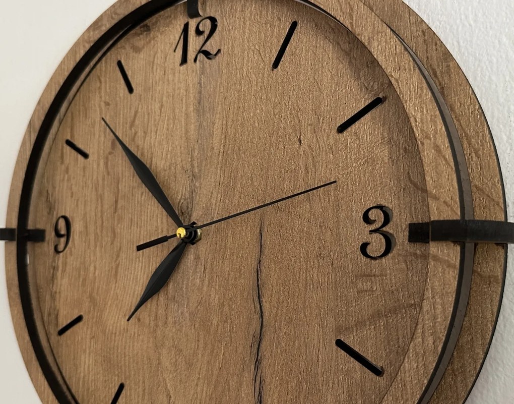 Li-Go "Kruh" Dřevěné hodiny 32/50 cm Provedení rámu, povrchu: ořech, rozměr obrazu: 50 cm