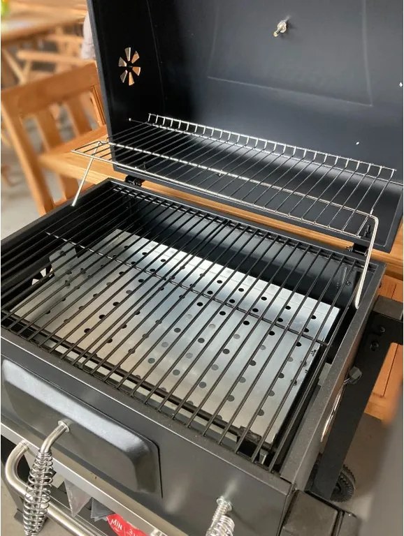 Noela BBQ gril na dřevěné uhlí