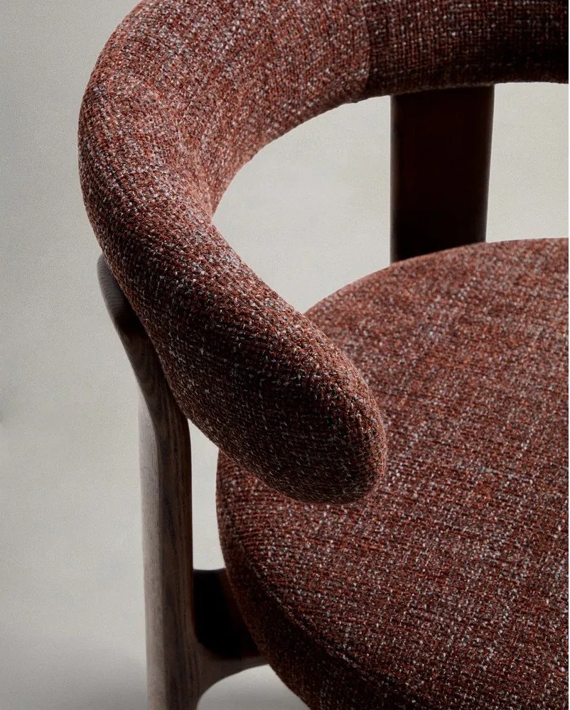 Hnědá/v tmavě přírodní barvě barová židle z jasanového dřeva (výška sedáku 75 cm) Granite – Kave Home