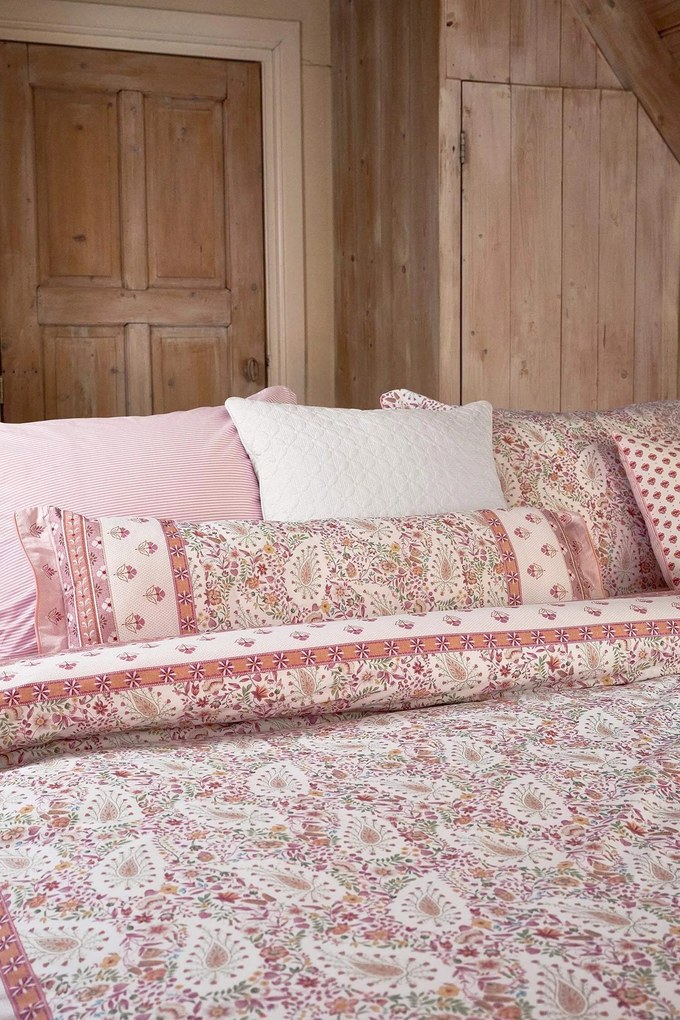 Pip Studio polštář Kairi Bloom 30 x 90 cm - světle růžový (Dlouhý dekorační polštář na postel ve světle růžové barvě. )