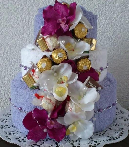 Textilní fialovobílý dort se sladkým mlsem - 415