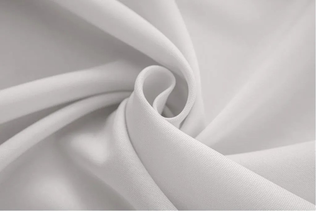 Bílý závěs OXFORD LIGHT 140x270 cm Zavěšení: Řasící páska