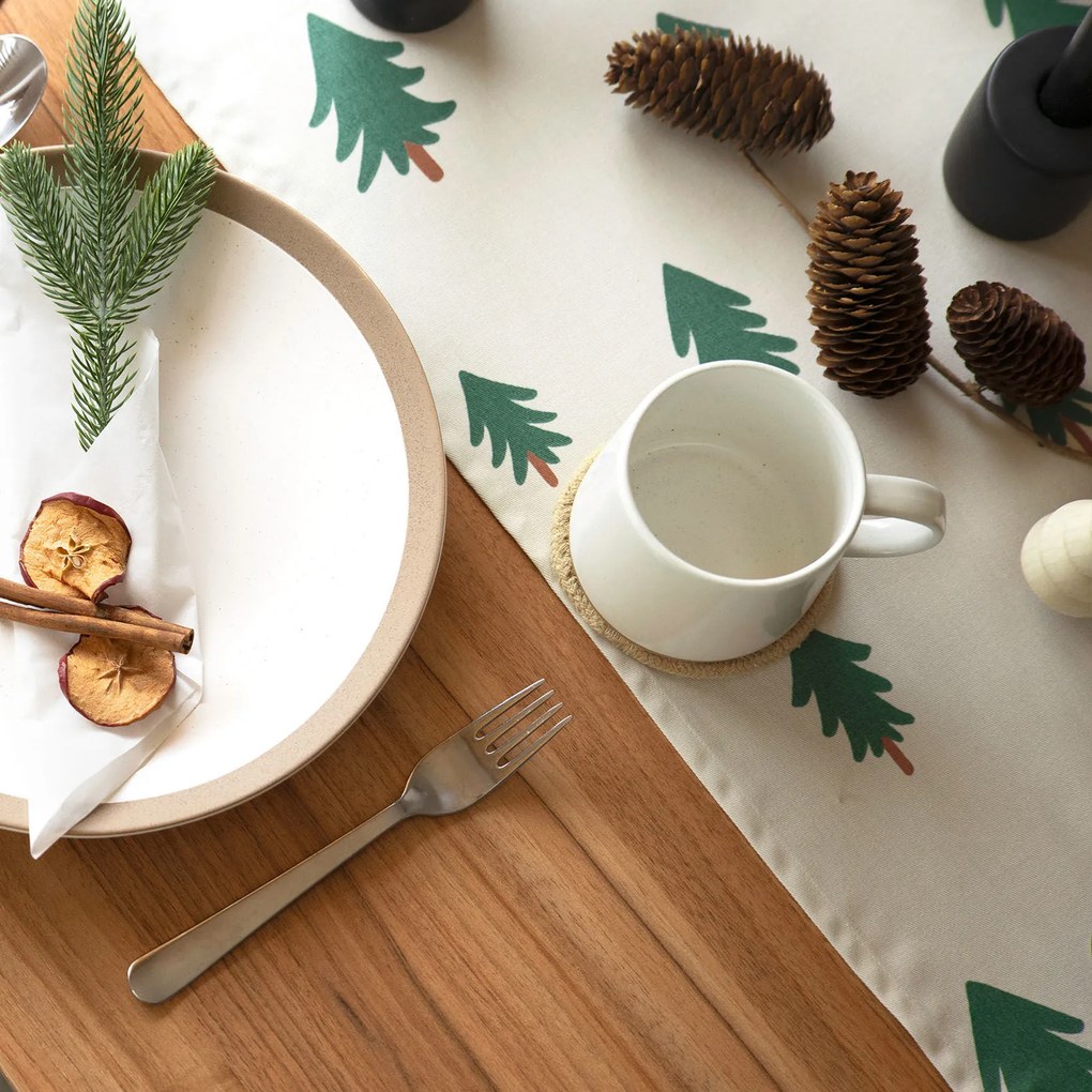 Goldea běhoun na stůl z pevné bavlny - stromečky na režném 20x120 cm