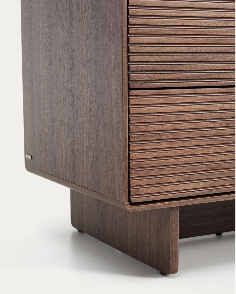 Komoda v dekoru ořechu v tmavě přírodní barvě 120x75x50 cm Norlen – Kave Home