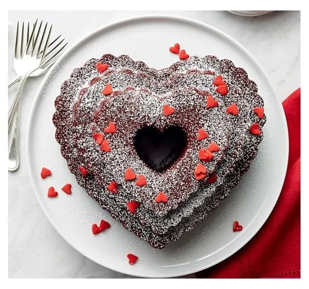 Forma na bábovku v karamelové barvě Nordic Ware Heart, 2,8 l