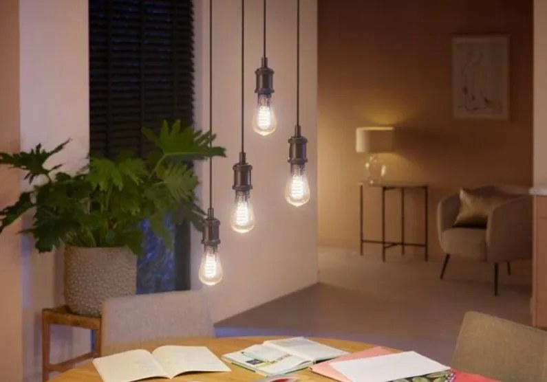 Chytrá LED žárovka Philips Hue Bluetooth / filament ST64 / 7 W / E27 / White Ambiance / teplá i studená bílá