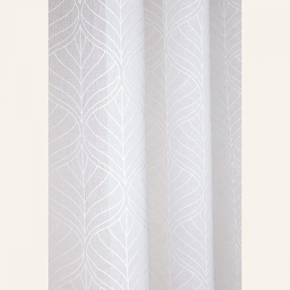 Záclona  La Rossa  bílá se stříbrnými průchodkami 140 x 240 cm