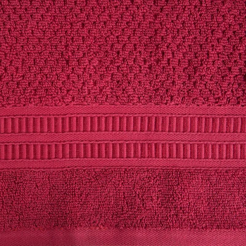 Bavlněný červený ručník ROSITA s rýžovou strukturou a žakárovou bordurou s geometrickým vzorem Rozměr: 70 x 140 cm