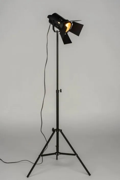 Stojací designová industriální lampa Cinema Logic Black