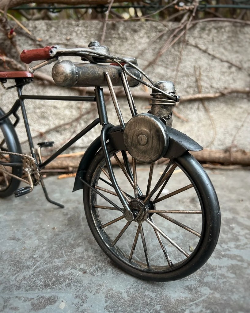 Plechový model Černé retro kolo