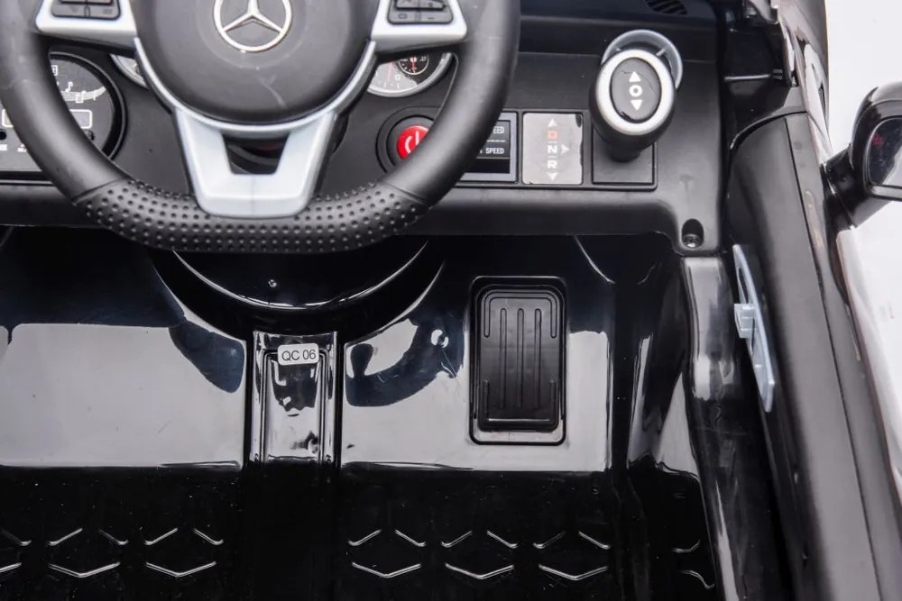 LEAN CARS Elektrické autíčko Mercedes SLC 300 LED MP3 červené