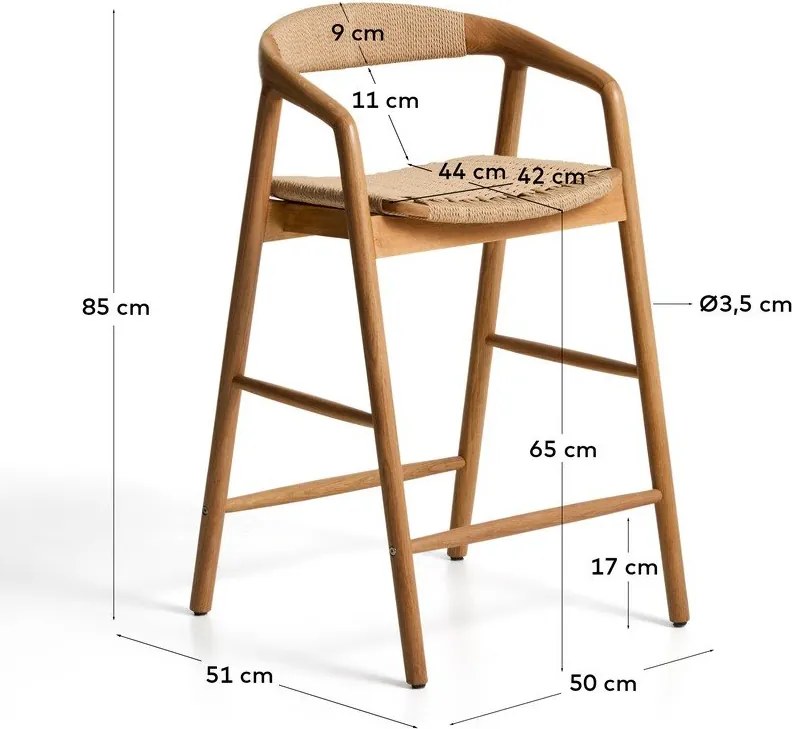 Barová židle s područkami z dubového dřeva v přírodní barvě (výška sedáku 65 cm) Derile – Kave Home