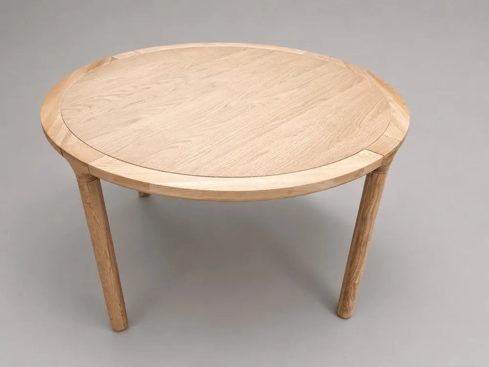 Kulatý jídelní stůl s deskou v dubovém dekoru ø 128 cm Storm - II. jakost – Zuiver