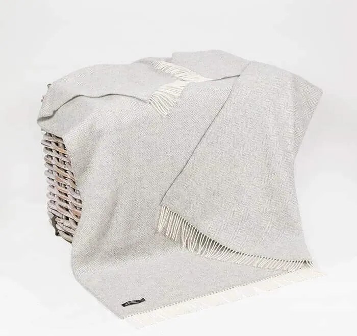Deka XXL Merino vlna / kašmír Pale Grey & Cream Herringbone 220 x 136 cm John Hanly