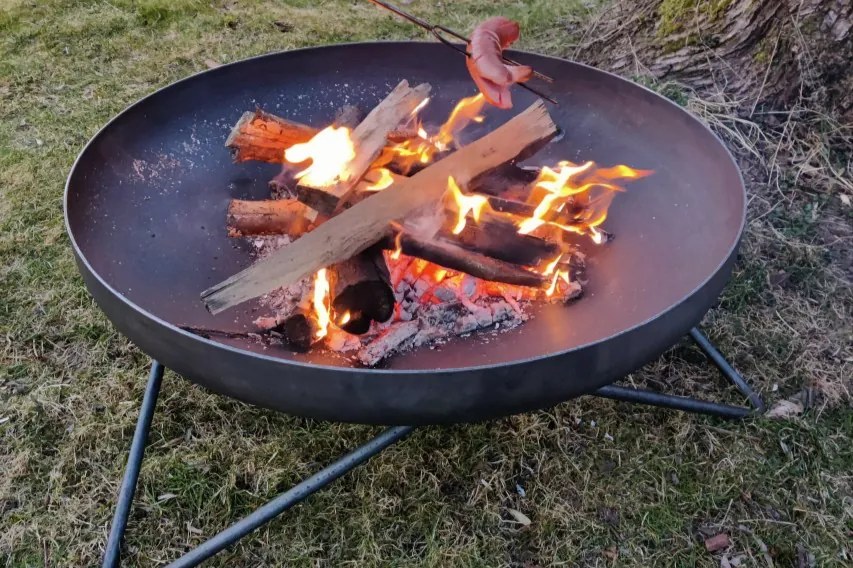 Přenosné ohniště Ø 100 cm kovové V - černěné