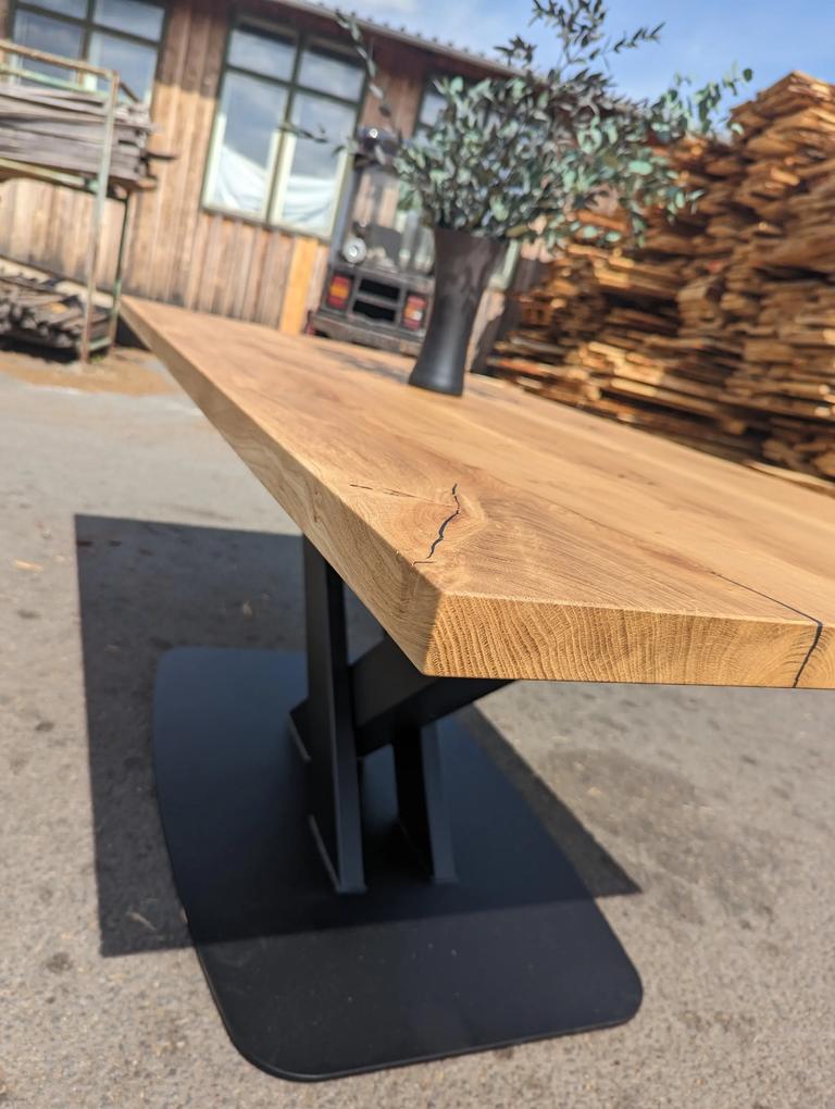 Jídelní stůl z dubového masivu Malag v industriálním designu Velikost Desky: 1600x900 (mm)