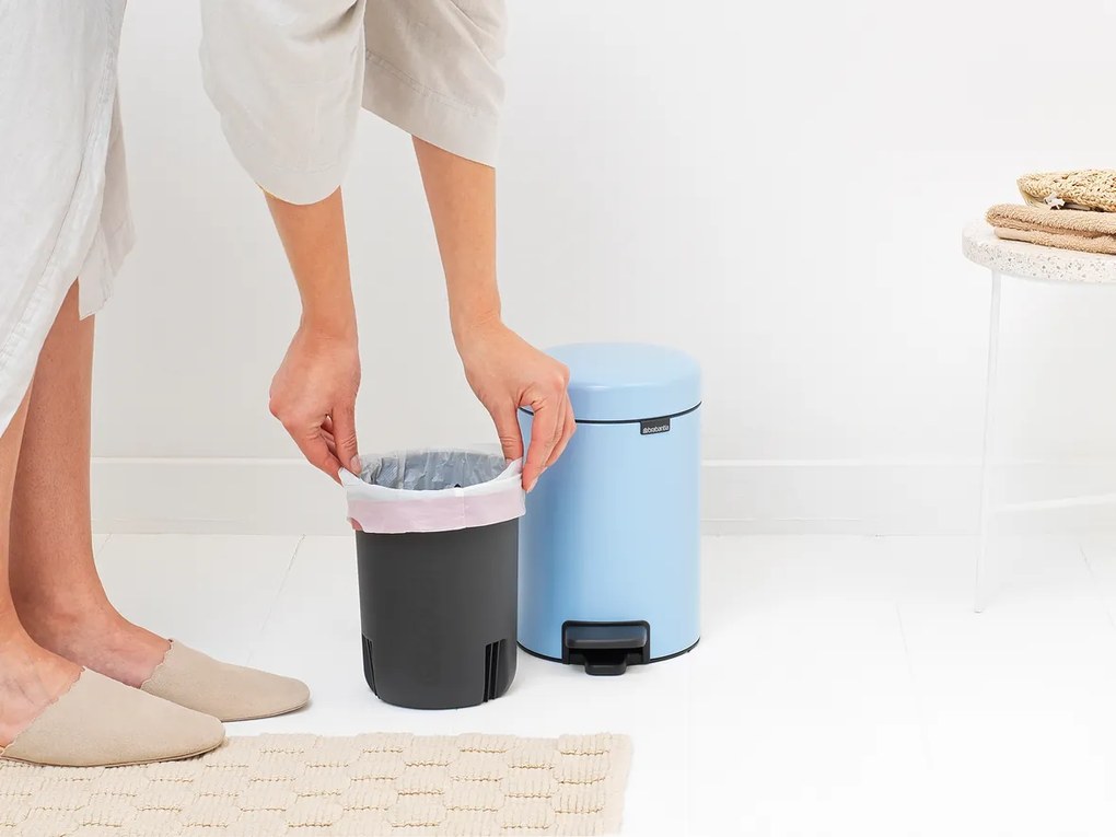 Brabantia NEWICON Pedálový odpadkový koš 3 l - světle modrá