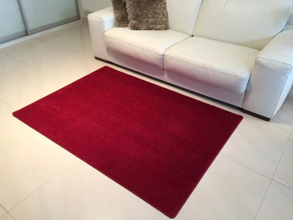 Kusový vínově červený koberec Eton 1 m2 bez obšití