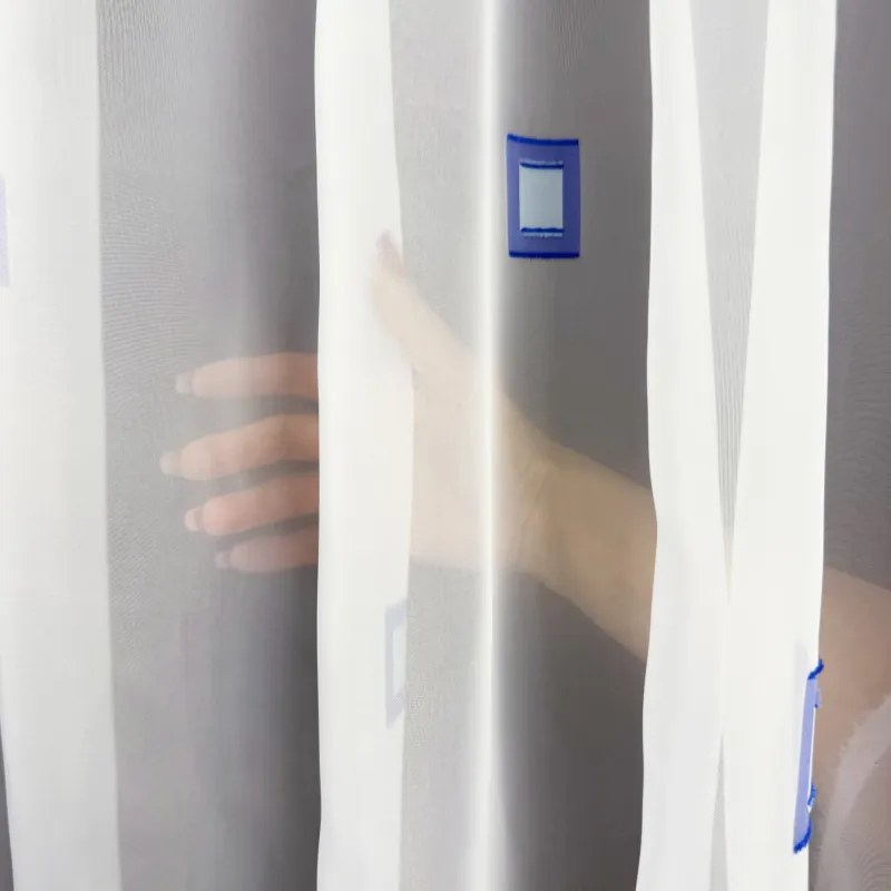 Voálová záclona s geometrickým designem metraž Ervi 1160