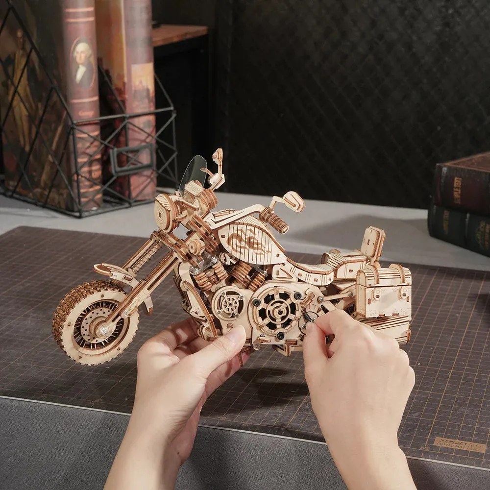 RoboTime 3D dřevěné mechanické puzzle Motorka (cruiser)