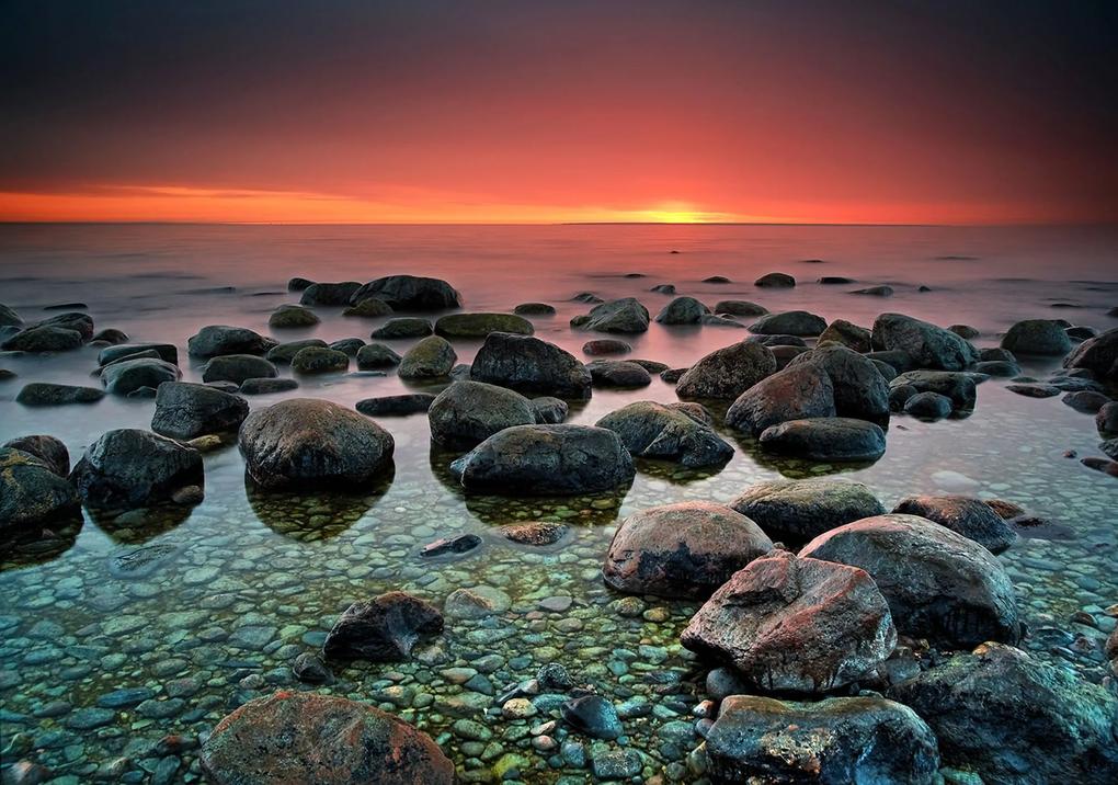 Postershop Fototapeta vliesová: Kameny na pláži (1) - 104x152,5 cm
