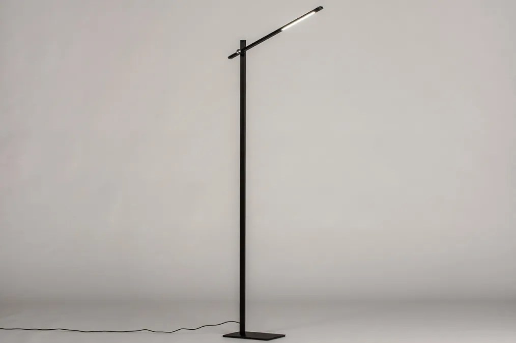 Stojací LED lampa se stmívačem Vientanna Black