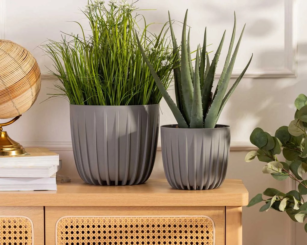 PLASTOVÝ KVĚTINÁČ STRIPPED SADA 2KS 18X15,5 CM+24X21 CM ŠEDÁ