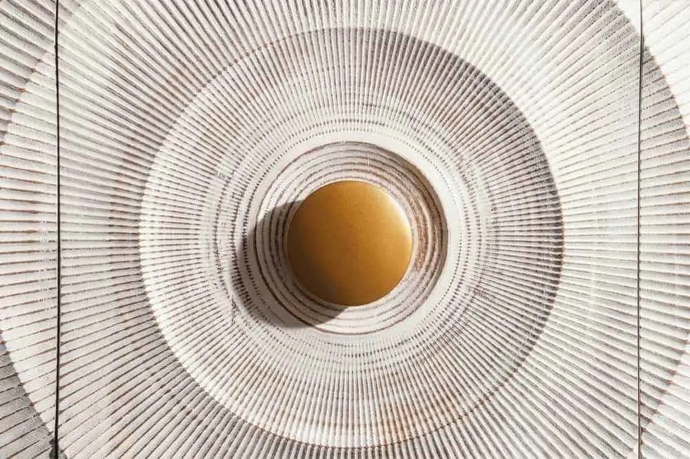 Designová komoda Venetia 140 cm bílé mango