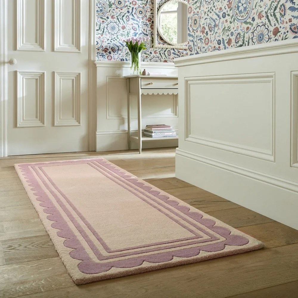 Ručně tkaný vlněný běhoun ve fialovo-přírodní barvě 80x230 cm Lois Scallop – Flair Rugs