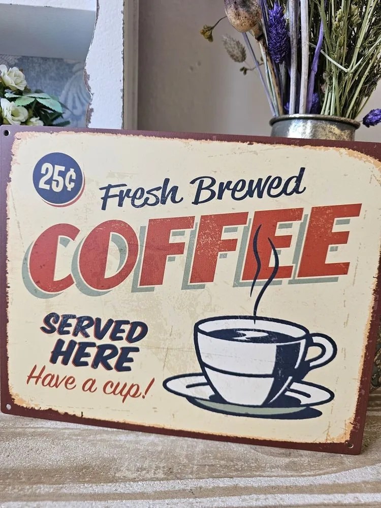 Žlutá antik nástěnná kovová cedule Fresh Coffee - 25*20cm