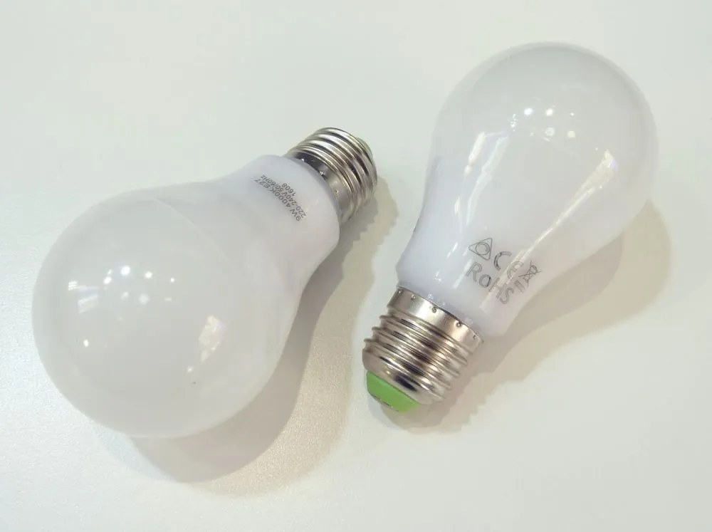 T-LED s.r.o. LED žárovka E27 EV9W-DIM stmívatelná Teplá bílá
