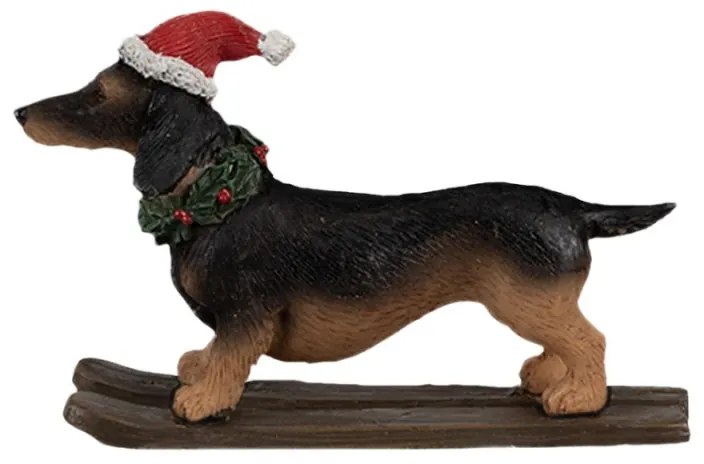 Hnědá vánoční dekorace figurka jezevčíka na lyžích s červenou čepicí – 10x3x7 cm