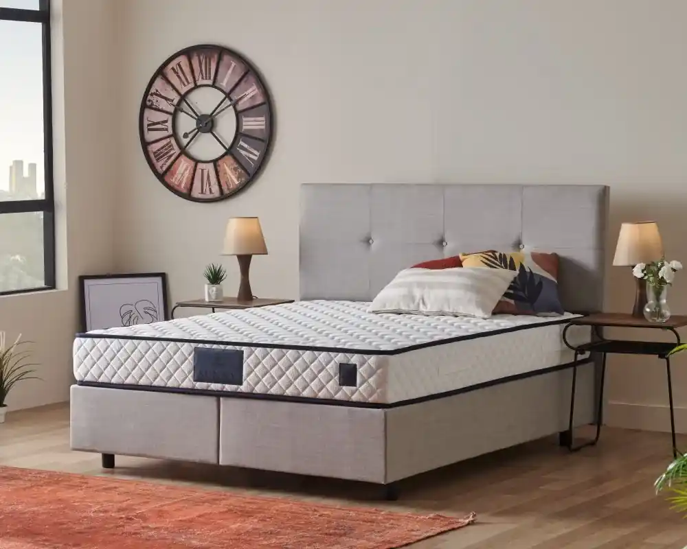 Čalouněná postel SUNNY s matrací - světle šedá 160 × 200 cm | BIANO