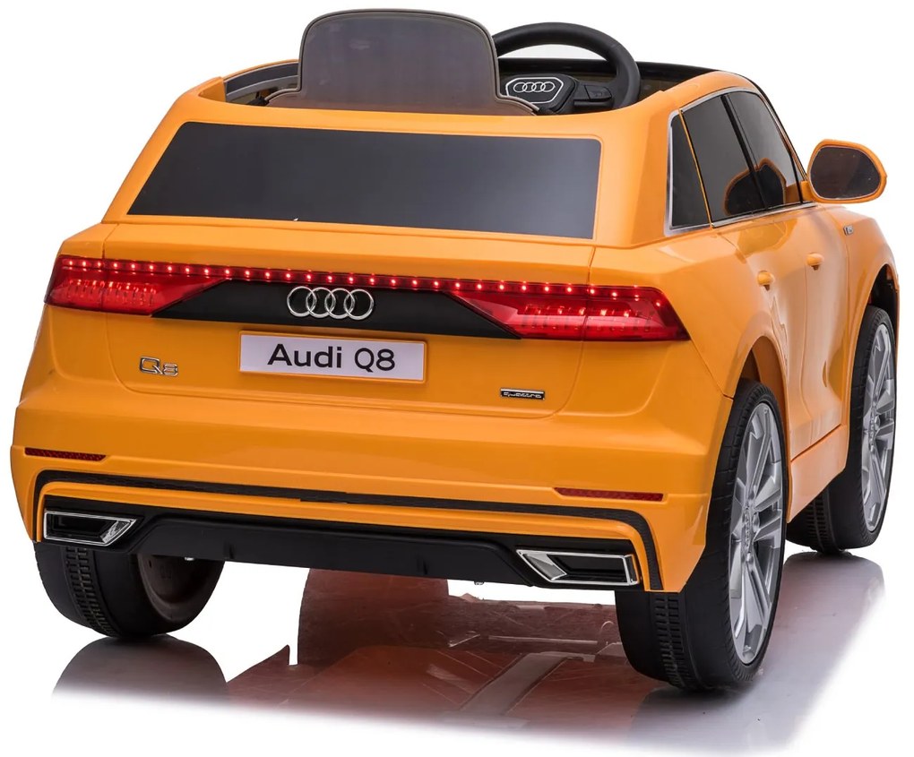 Dětské elektrické autíčko s dálkovým ovládáním BestBerg BBCC-70O – Audi Q8 / nosnost 30 kg / Li-Ion baterie / oranžová