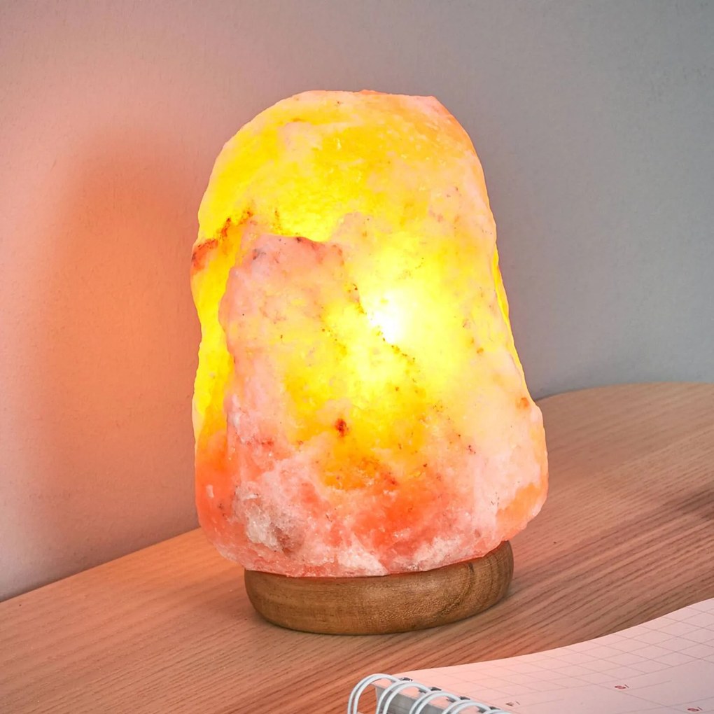 Solná lampa ROCK šíří příjemné světlo