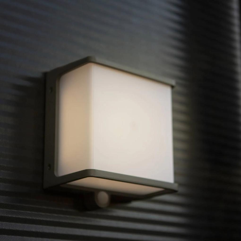 LED solární nástěnné svítidlo Doblo se senzorem, šířka 15 cm